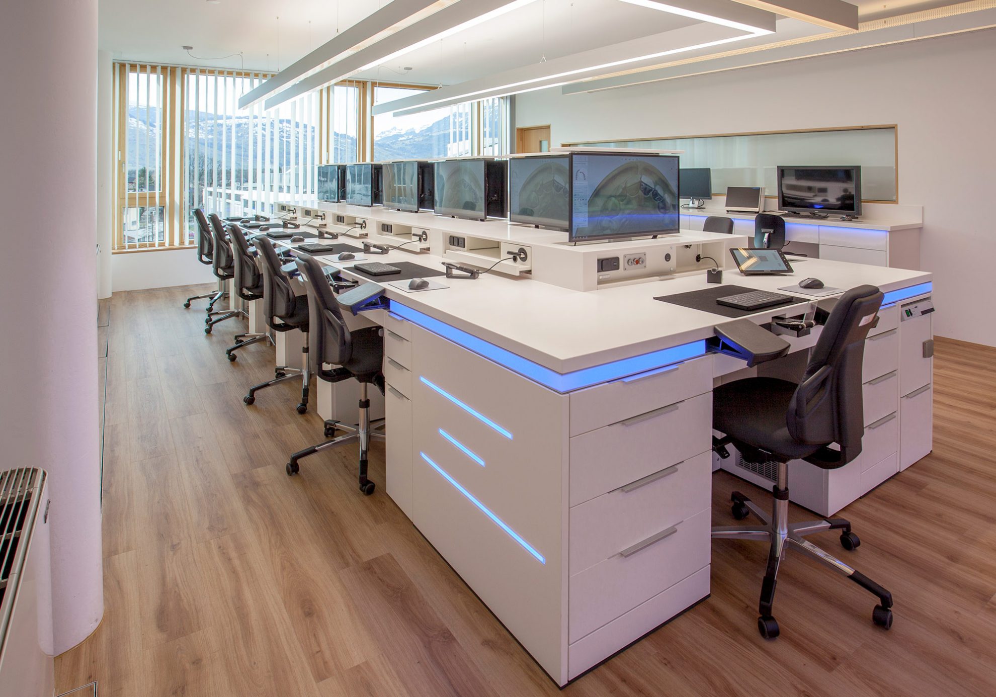 Multi-media technical workbench F60 – Freuding – Labor und ...