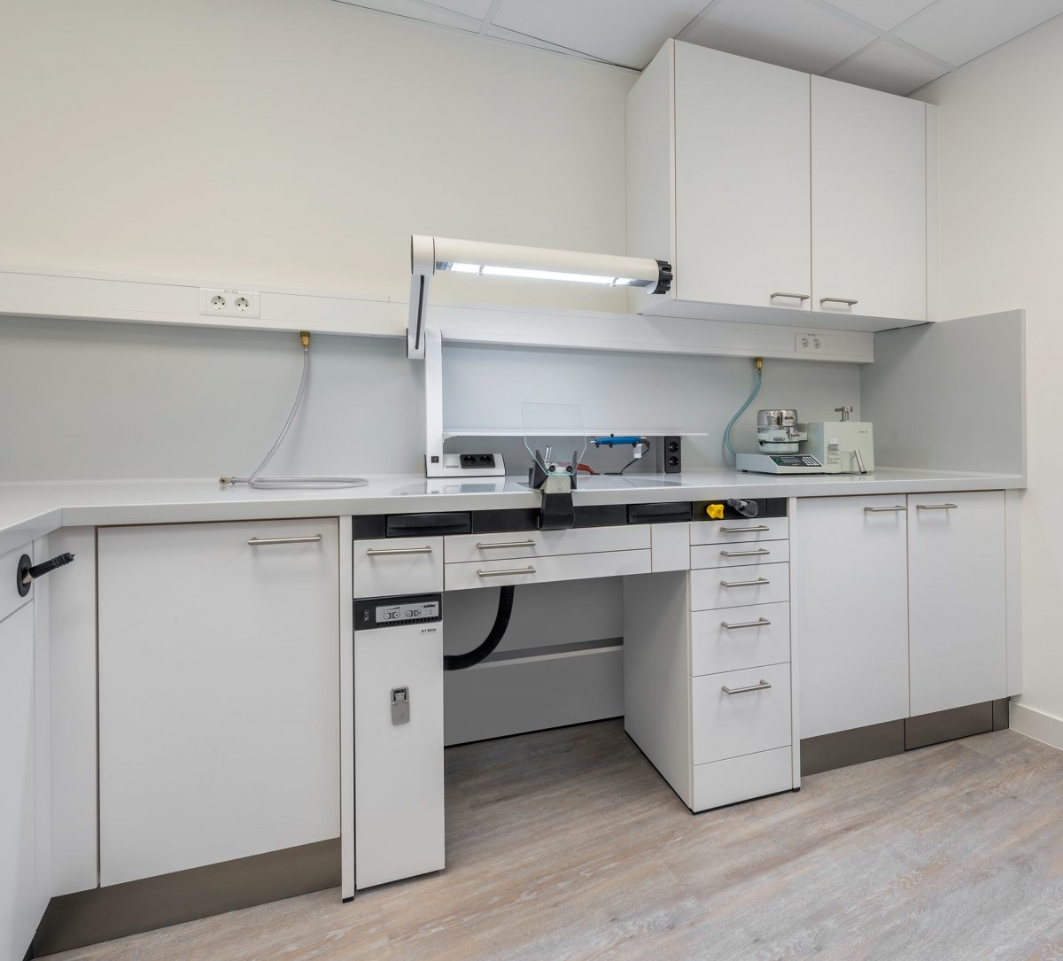 Modern laboratory facilities – Freuding – lab and practice furnishing