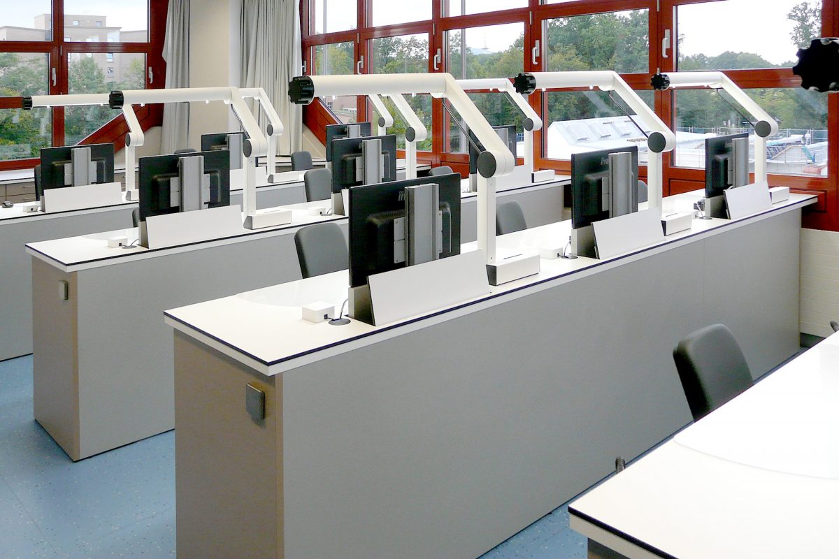 Digitization in the laboratory with multimedia laboratory equipment ...